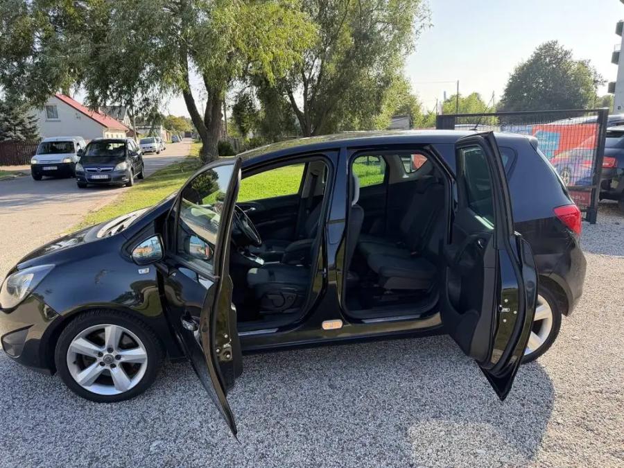 Black Opel Meriva 2011 in Ventspils, with an engine capacity of 1.70 L and mileage of 190 thousand km for 2990 €, photo 10 on AUTOMOTO.COM.LV