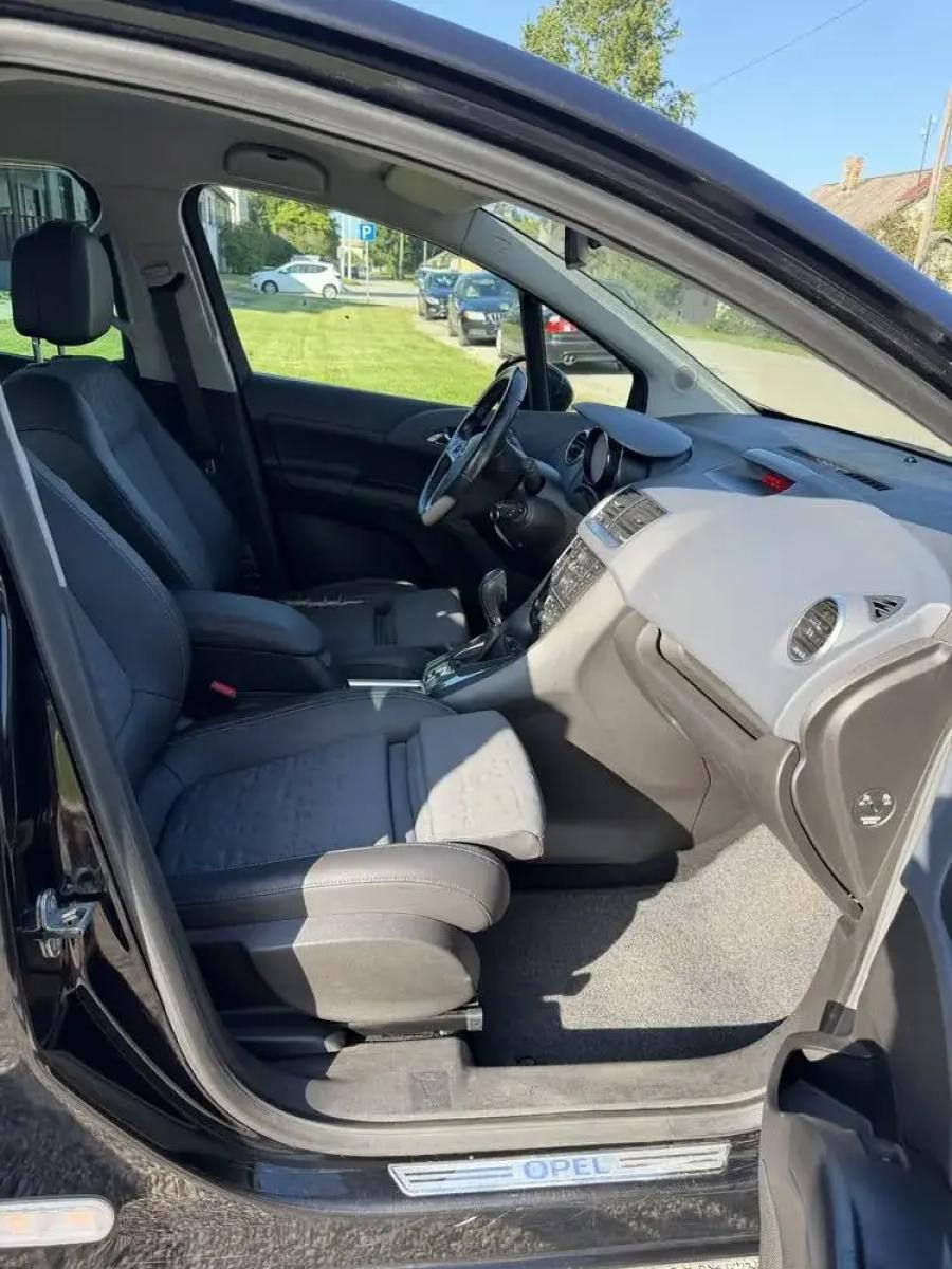 Black Opel Meriva 2011 in Ventspils, with an engine capacity of 1.70 L and mileage of 190 thousand km for 2990 €, photo 11 on AUTOMOTO.COM.LV