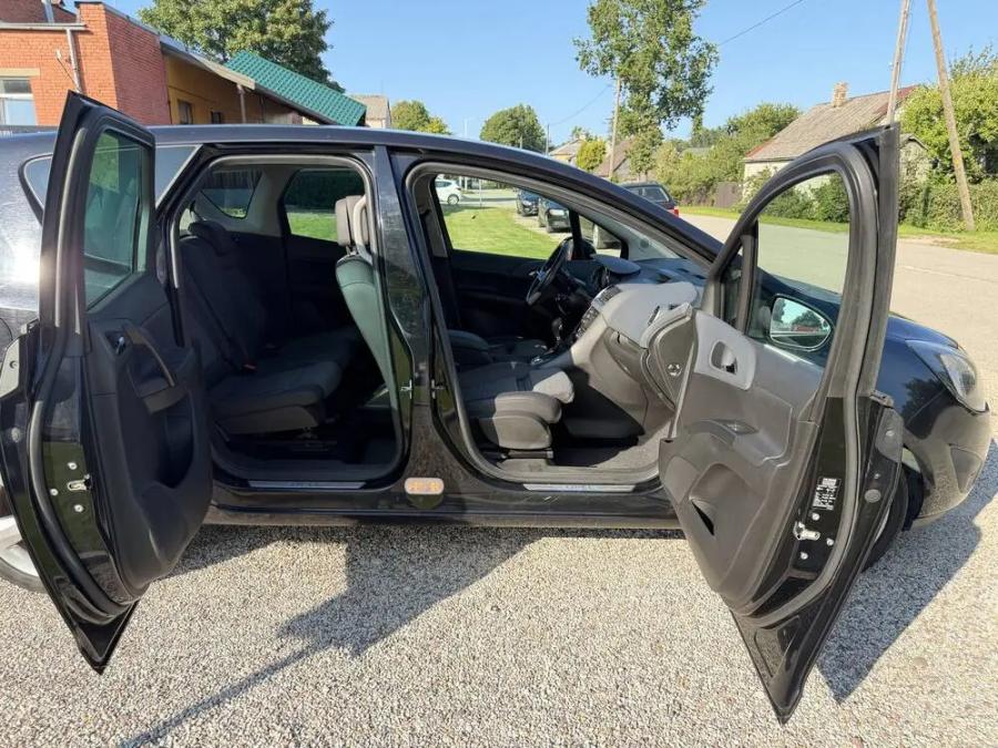 Black Opel Meriva 2011 in Ventspils, with an engine capacity of 1.70 L and mileage of 190 thousand km for 2990 €, photo 13 on AUTOMOTO.COM.LV