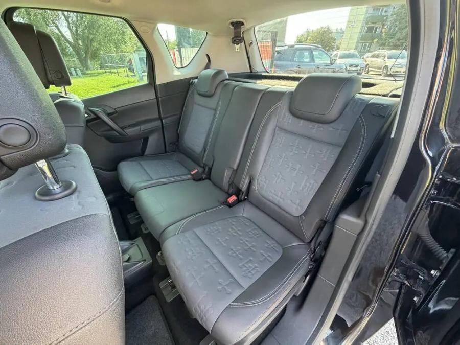 Black Opel Meriva 2011 in Ventspils, with an engine capacity of 1.70 L and mileage of 190 thousand km for 2990 €, photo 15 on AUTOMOTO.COM.LV