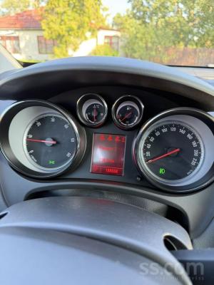 Black Opel Meriva 2011 in Ventspils, with an engine capacity of 1.70 L and mileage of 190 thousand km for 2990 €, photo 12 on AUTOMOTO.COM.LV