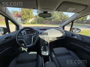 Black Opel Meriva 2011 in Ventspils, with an engine capacity of 1.70 L and mileage of 190 thousand km for 2990 €, photo 13 on AUTOMOTO.COM.LV
