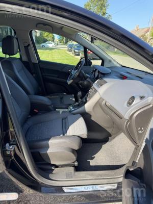 Black Opel Meriva 2011 in Ventspils, with an engine capacity of 1.70 L and mileage of 190 thousand km for 2990 €, photo 16 on AUTOMOTO.COM.LV
