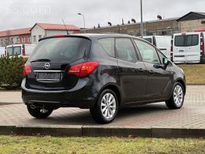 Black Opel Meriva 2012 in Cesis, with an engine capacity of 1.70 L and mileage of 203 thousand km for 5250 €, photo 3 on AUTOMOTO.COM.LV