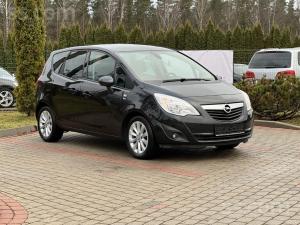Black Opel Meriva 2012 in Cesis, with an engine capacity of 1.70 L and mileage of 203 thousand km for 5250 €, photo 4 on AUTOMOTO.COM.LV