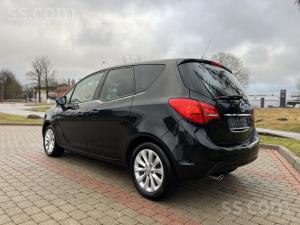 Black Opel Meriva 2012 in Cesis, with an engine capacity of 1.70 L and mileage of 203 thousand km for 5250 €, photo 5 on AUTOMOTO.COM.LV