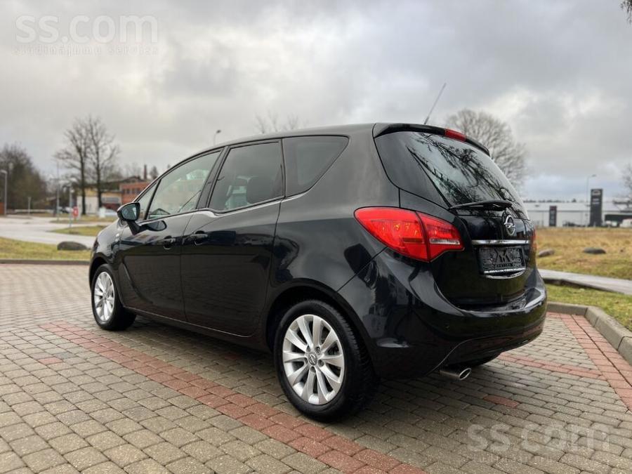 Black Opel Meriva 2012 in Cesis, with an engine capacity of 1.70 L and mileage of 203 thousand km for 5250 €, photo 5 on AUTOMOTO.COM.LV