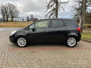 Black Opel Meriva 2012 in Cesis, with an engine capacity of 1.70 L and mileage of 203 thousand km for 5250 €, photo 7 on AUTOMOTO.COM.LV