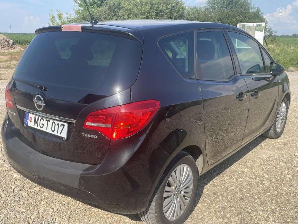 Black Opel Meriva 2013 in Panevezys, with an engine capacity of 1.36 L and mileage of 355 thousand km for 1750 €, photo 4 on AUTOMOTO.COM.LV