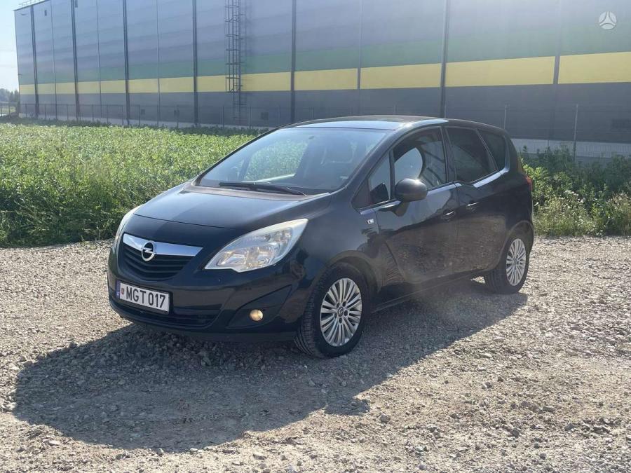 Black Opel Meriva 2013 in Panevezys, with an engine capacity of 1.36 L and mileage of 355 thousand km for 1750 €, photo 1 on AUTOMOTO.COM.LV