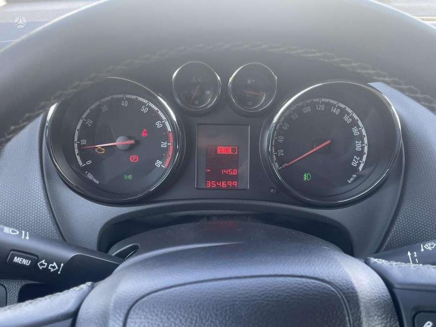 Black Opel Meriva 2013 in Panevezys, with an engine capacity of 1.36 L and mileage of 355 thousand km for 1750 €, photo 10 on AUTOMOTO.COM.LV