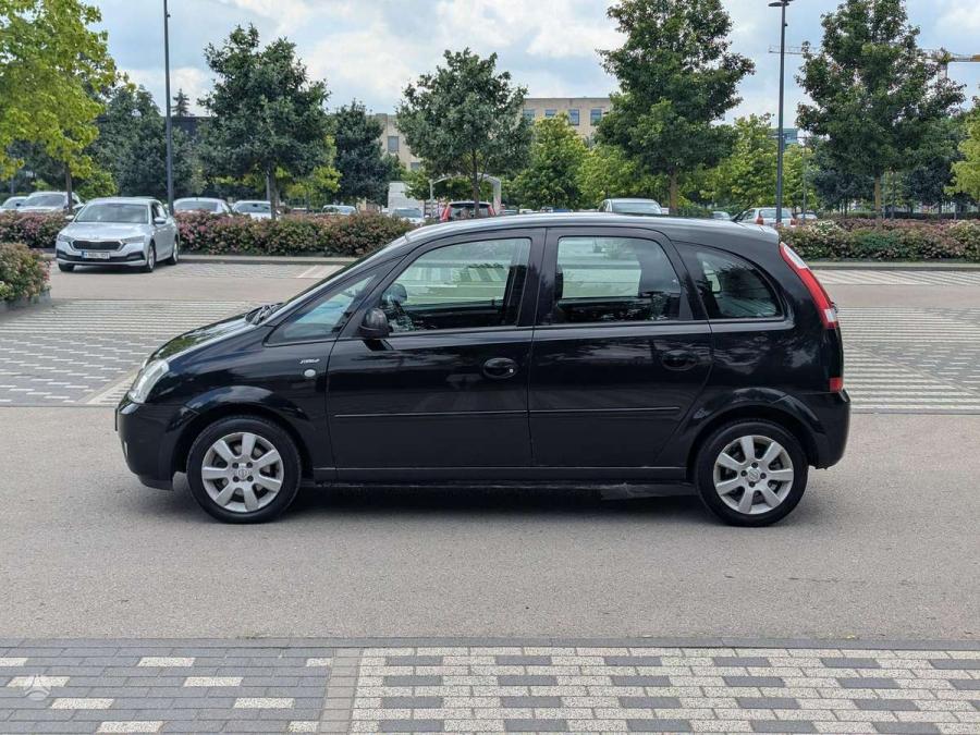 Black Opel Meriva 2004 in Vilnius, with an engine capacity of 1.60 L and mileage of 158 thousand km for 1100 €, photo 1 on AUTOMOTO.COM.LV