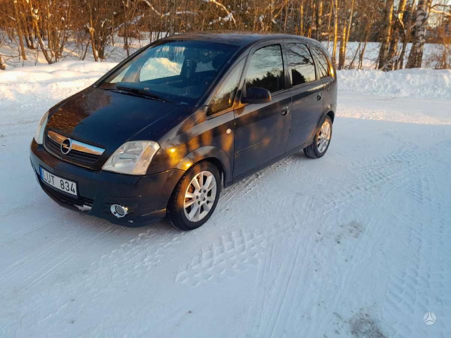 Black Opel Meriva 2006 in Skuodas, with an engine capacity of 1.69 L and mileage of 276 thousand km for 1350 €, photo 4 on AUTOMOTO.COM.LV