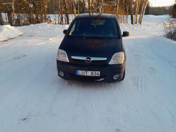 Black Opel Meriva 2006 in Skuodas, with an engine capacity of 1.69 L and mileage of 276 thousand km for 1350 €, photo 5 on AUTOMOTO.COM.LV