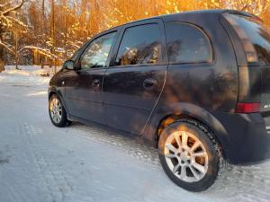 Black Opel Meriva 2006 in Skuodas, with an engine capacity of 1.69 L and mileage of 276 thousand km for 1350 €, photo 6 on AUTOMOTO.COM.LV