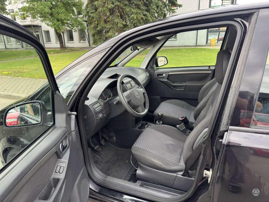 Black Opel Meriva 2006 in Vilnius, with an engine capacity of 1.69 L and mileage of 284 thousand km for 750 €, photo 5 on AUTOMOTO.COM.LV