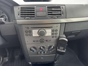 Black Opel Meriva 2006 in Vilnius, with an engine capacity of 1.69 L and mileage of 284 thousand km for 750 €, photo 9 on AUTOMOTO.COM.LV