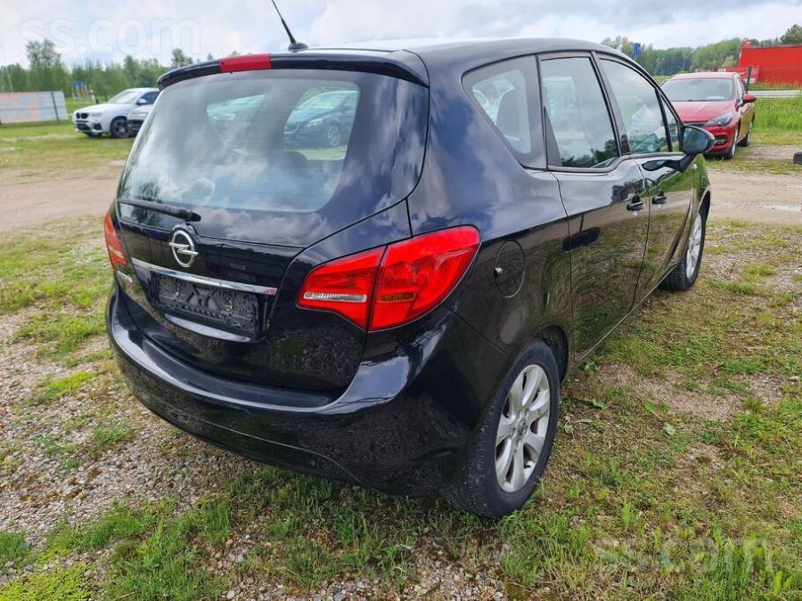 Black Opel Meriva 2011 in Cesis, with an engine capacity of 1.40 L and mileage of 206 thousand km for 1700 €, photo 4 on AUTOMOTO.COM.LV