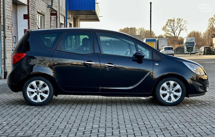 Black Opel Meriva 2011 in Kretinga, with an engine capacity of 1.30 L and mileage of 243 thousand km for 3999 €, photo 4 on AUTOMOTO.COM.LV