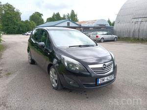 Black Opel Meriva 2011 in Madona, with an engine capacity of 1.70 L and mileage of 196 thousand km for 3950 €, photo 4 on AUTOMOTO.COM.LV