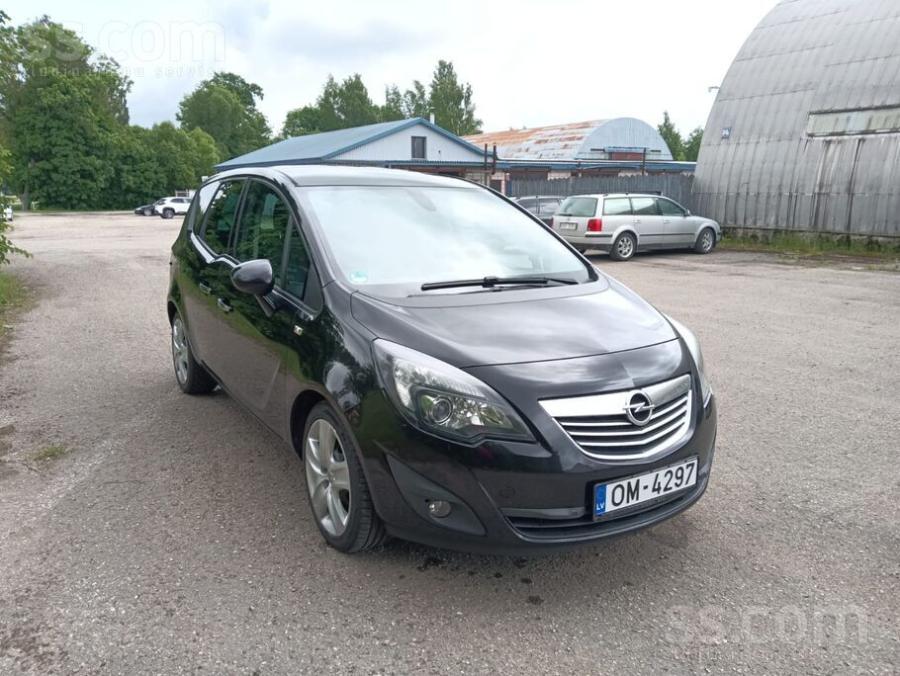 Black Opel Meriva 2011 in Madona, with an engine capacity of 1.70 L and mileage of 196 thousand km for 3950 €, photo 4 on AUTOMOTO.COM.LV