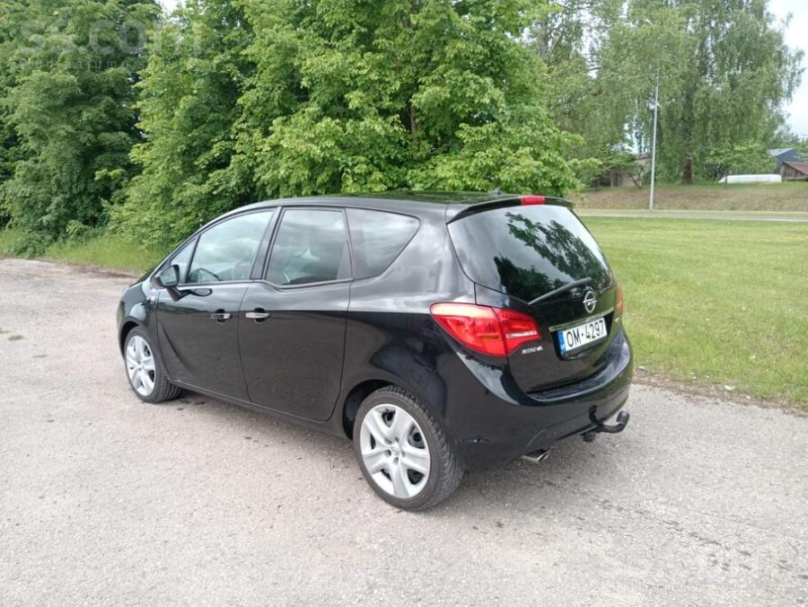 Black Opel Meriva 2011 in Madona, with an engine capacity of 1.70 L and mileage of 196 thousand km for 3950 €, photo 6 on AUTOMOTO.COM.LV