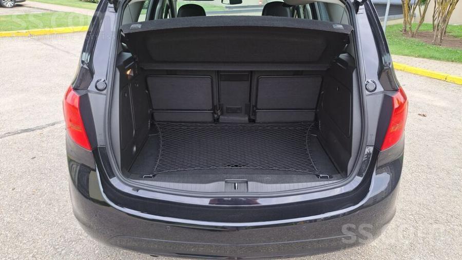 Black Opel Meriva 2011 in Riga, with an engine capacity of 1.30 L and mileage of 209 thousand km for 4400 €, photo 7 on AUTOMOTO.COM.LV