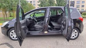 Black Opel Meriva 2011 in Riga, with an engine capacity of 1.30 L and mileage of 209 thousand km for 4400 €, photo 10 on AUTOMOTO.COM.LV