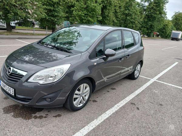Black Opel Meriva 2011 in Vilnius, with an engine capacity of 1.69 L and mileage of 239 thousand km for 4190 €, photo 5 on AUTOMOTO.COM.LV