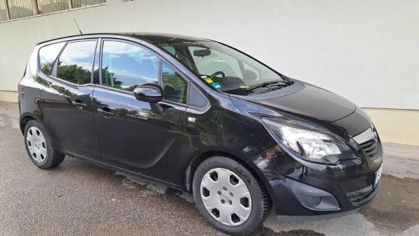 Black Opel Meriva 2011 in Ogre, with an engine capacity of 1.40 L and mileage of 172 thousand km for 5350 €, photo 5 on AUTOMOTO.COM.LV