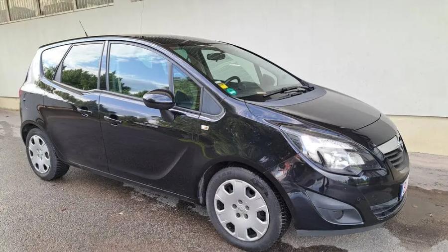 Black Opel Meriva 2011 in Ogre, with an engine capacity of 1.40 L and mileage of 172 thousand km for 5350 €, photo 6 on AUTOMOTO.COM.LV