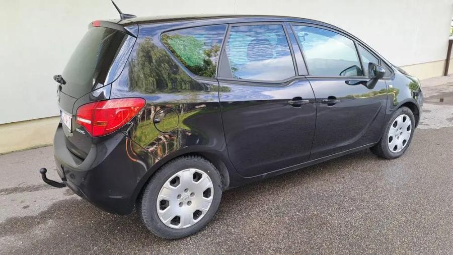 Black Opel Meriva 2011 in Ogre, with an engine capacity of 1.40 L and mileage of 172 thousand km for 5350 €, photo 7 on AUTOMOTO.COM.LV