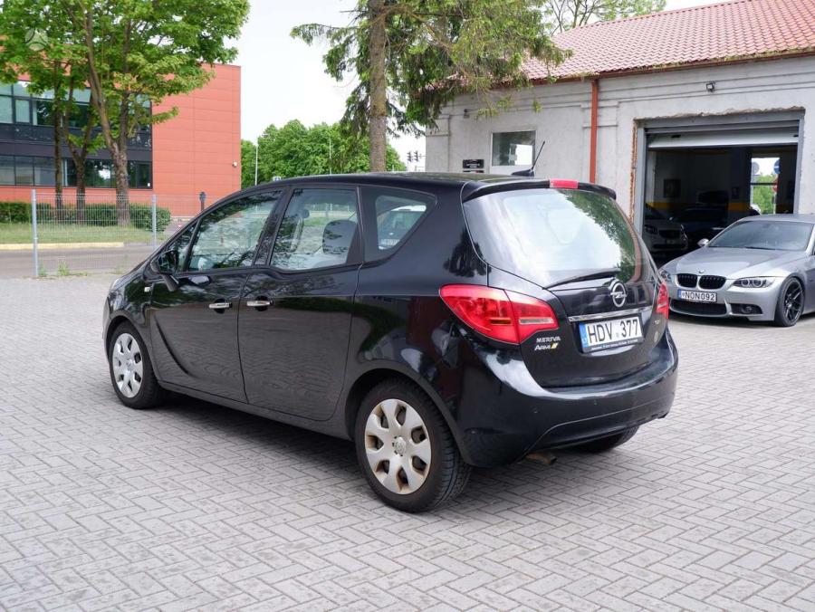 Black Opel Meriva 2011 in Klaipeda, with an engine capacity of 1.69 L and mileage of 239 thousand km for 2200 €, photo 8 on AUTOMOTO.COM.LV