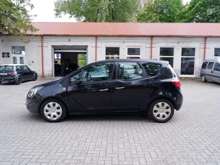 Black Opel Meriva 2011 in Klaipeda, with an engine capacity of 1.69 L and mileage of 239 thousand km for 2200 €, photo 9 on AUTOMOTO.COM.LV