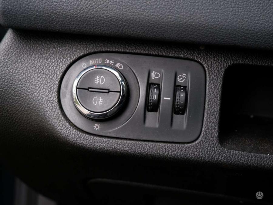 Black Opel Meriva 2011 in Klaipeda, with an engine capacity of 1.69 L and mileage of 239 thousand km for 2200 €, photo 18 on AUTOMOTO.COM.LV