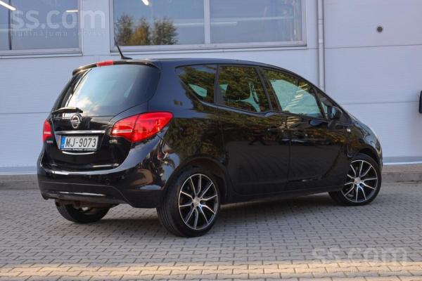 Opel Meriva 2011 Rīga vietnē Melns Opel Meriva 2011 Rīga, ar dzinēja tilpumu 1.70 L un nobraukumu 205 tūkst. km par 2995 €, foto 8 vietnē AUTOMOTO.COM.LV