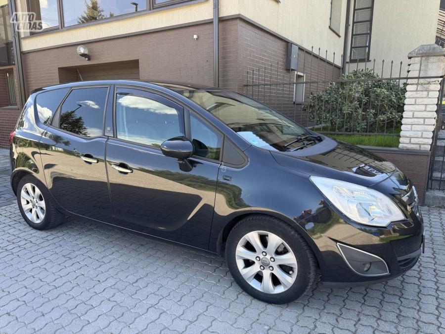 Black Opel Meriva 2012 in Alytus, with an engine capacity of 1.70 L and mileage of 257 thousand km for 3900 €, photo 8 on AUTOMOTO.COM.LV