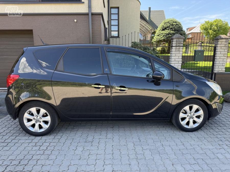 Black Opel Meriva 2012 in Alytus, with an engine capacity of 1.70 L and mileage of 257 thousand km for 3900 €, photo 9 on AUTOMOTO.COM.LV