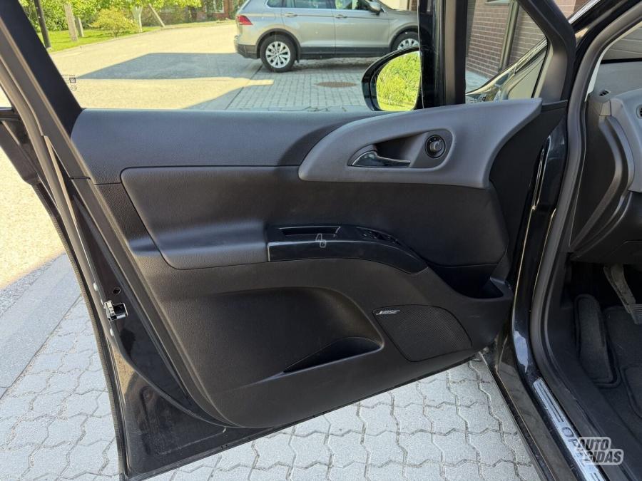 Black Opel Meriva 2012 in Alytus, with an engine capacity of 1.70 L and mileage of 257 thousand km for 3900 €, photo 22 on AUTOMOTO.COM.LV
