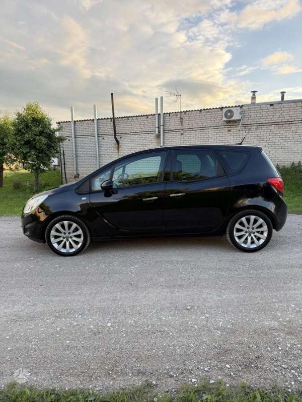 Black Opel Meriva 2012 in Kaunas, with an engine capacity of 1.36 L and mileage of 242 thousand km for 2950 €, photo 2 on AUTOMOTO.COM.LV
