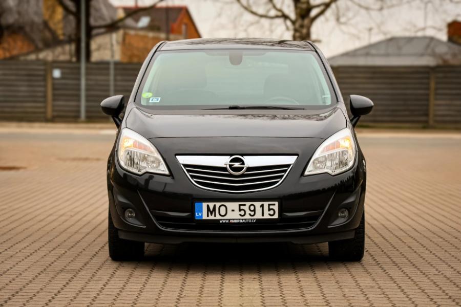 Black Opel Meriva 2012 in Riga, with an engine capacity of 1.70 L and mileage of 201 thousand km for 4350 €, photo 3 on AUTOMOTO.COM.LV