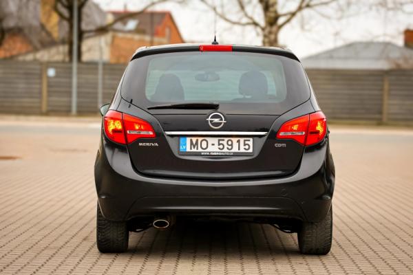 Black Opel Meriva 2012 in Riga, with an engine capacity of 1.70 L and mileage of 201 thousand km for 4350 €, photo 6 on AUTOMOTO.COM.LV
