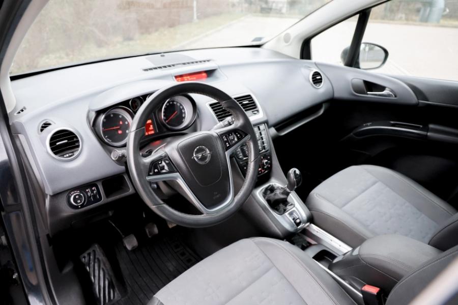 Black Opel Meriva 2012 in Riga, with an engine capacity of 1.70 L and mileage of 201 thousand km for 4350 €, photo 11 on AUTOMOTO.COM.LV