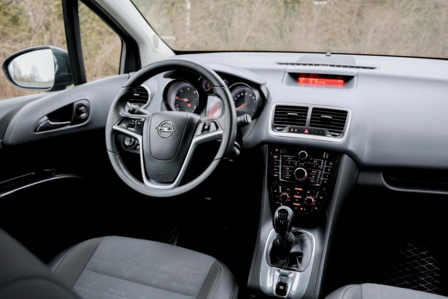 Black Opel Meriva 2012 in Riga, with an engine capacity of 1.70 L and mileage of 201 thousand km for 4350 €, photo 17 on AUTOMOTO.COM.LV