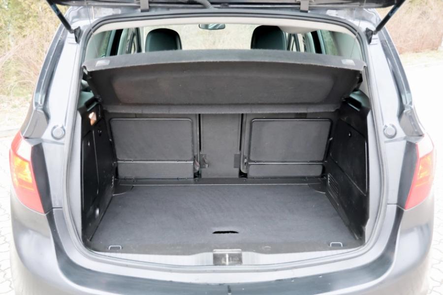 Black Opel Meriva 2012 in Riga, with an engine capacity of 1.70 L and mileage of 201 thousand km for 4350 €, photo 25 on AUTOMOTO.COM.LV