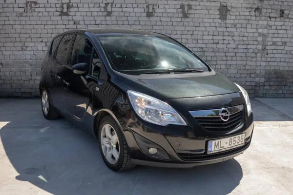 Black Opel Meriva 2012 in Liepaja, with an engine capacity of 1.30 L and mileage of 311 thousand km for 3300 €, photo 5 on AUTOMOTO.COM.LV