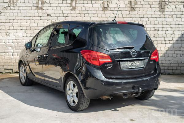 Black Opel Meriva 2012 in Liepaja, with an engine capacity of 1.30 L and mileage of 311 thousand km for 3300 €, photo 2 on AUTOMOTO.COM.LV