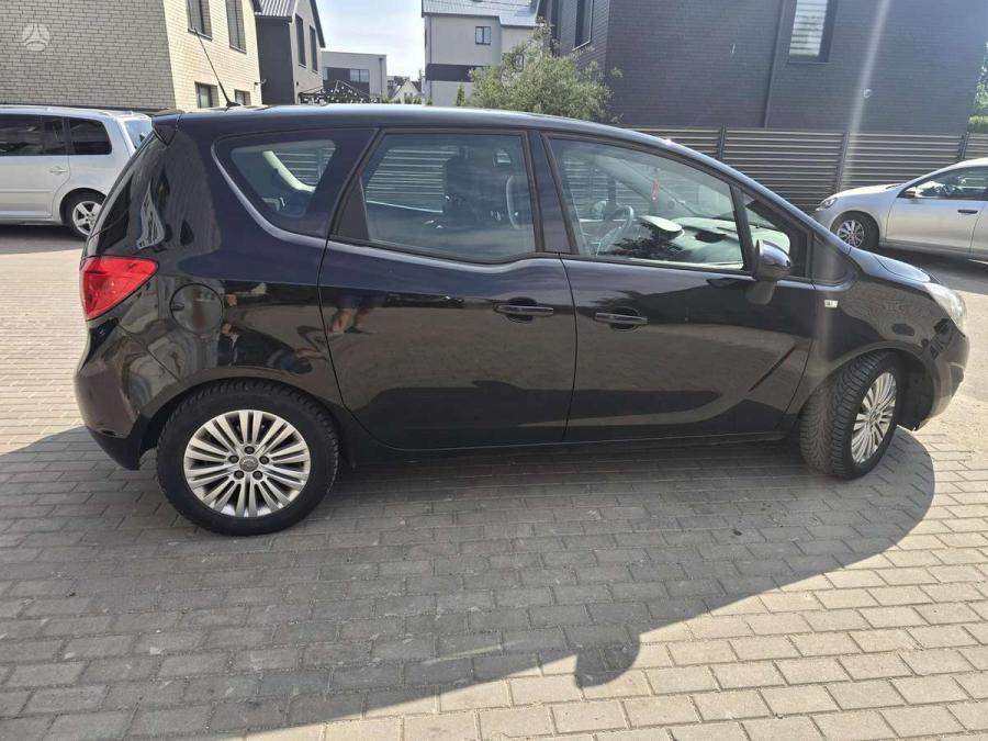 Black Opel Meriva 2012 in Kaunas, with an engine capacity of 1.25 L and mileage of 294 thousand km for 2750 €, photo 3 on AUTOMOTO.COM.LV