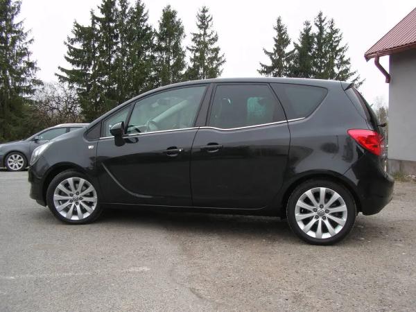 Black Opel Meriva 2015 in Sigulda, with an engine capacity of 1.70 L and mileage of 181 thousand km for 6750 €, photo 4 on AUTOMOTO.COM.LV