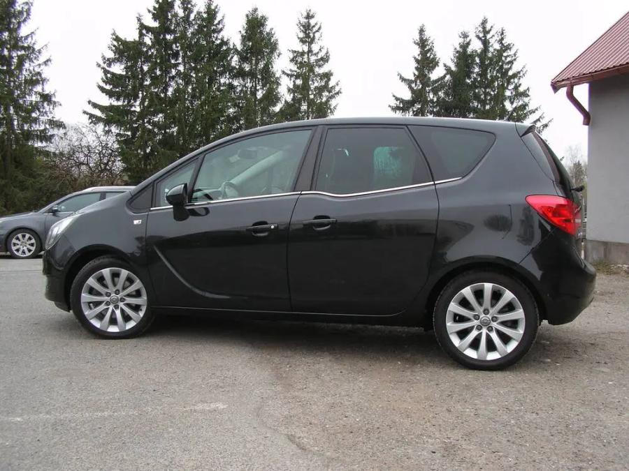 Black Opel Meriva 2015 in Sigulda, with an engine capacity of 1.70 L and mileage of 181 thousand km for 6750 €, photo 5 on AUTOMOTO.COM.LV